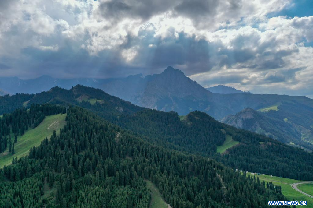 Chine : paysage de la zone pittoresque de Lujiaowan au Xinjiang ...