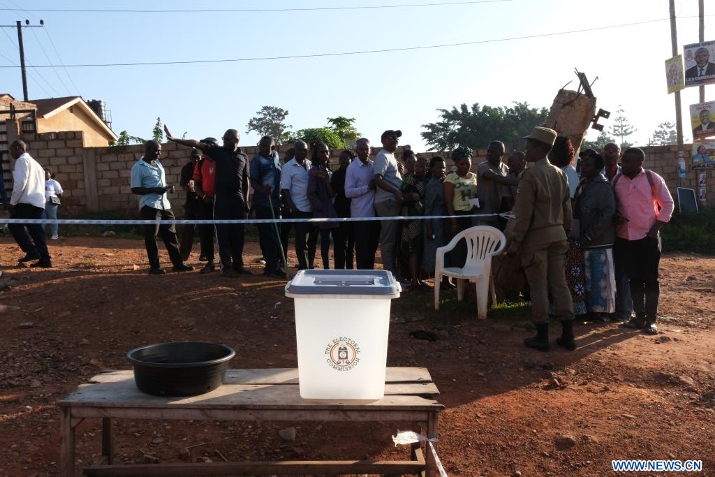 Ouganda : début du vote pour les élections générales - Xinhua - french ...
