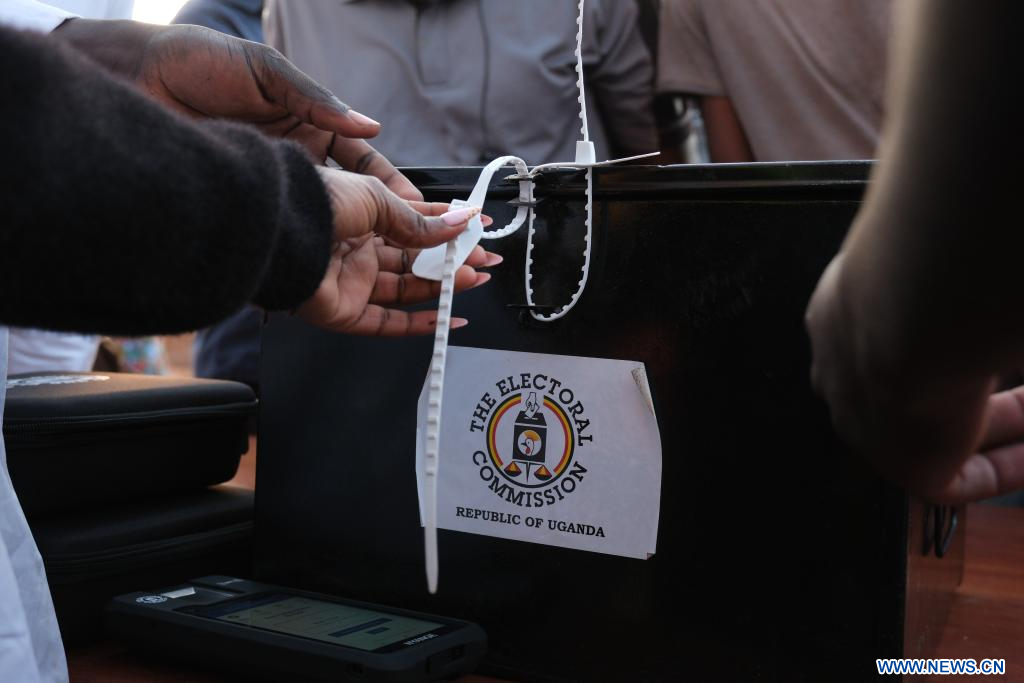 Ouganda : début du vote pour les élections générales - Xinhua - french ...